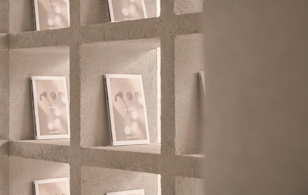 Astra Walker Studio Bland